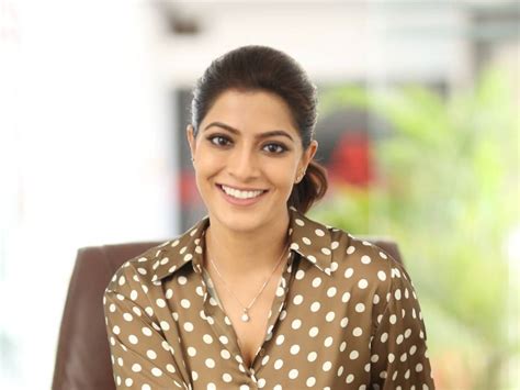 శుభలేఖలు పంచుతున్న హీరోయిన్ Telugu Cinema