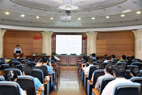 上海中医药大学中药研究所所长王峥涛教授做客我校“龙江中医讲坛” 黑龙江中医药大学