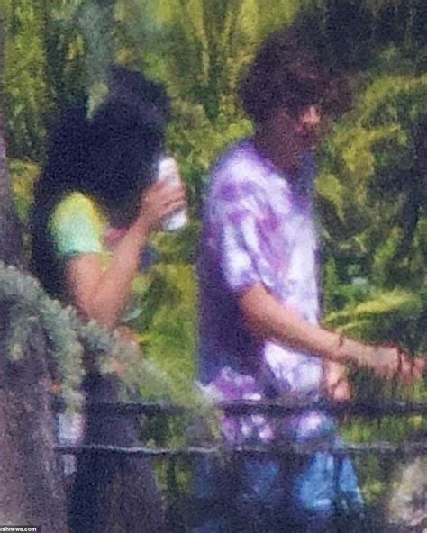 عکس‌ های رابطه ستاره سینما با زن مشهور فاش شد