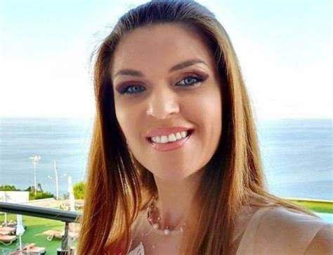 Поп фолк звездата Цветелина стана психоложка Информационна агенция ПИК