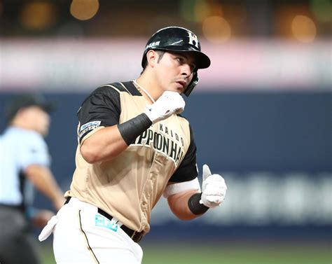 日本ハム・ビヤヌエバ移籍1号「少し詰まったけど」 プロ野球写真ニュース 日刊スポーツ