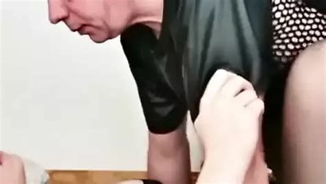 年轻女孩老男人 Xhamster