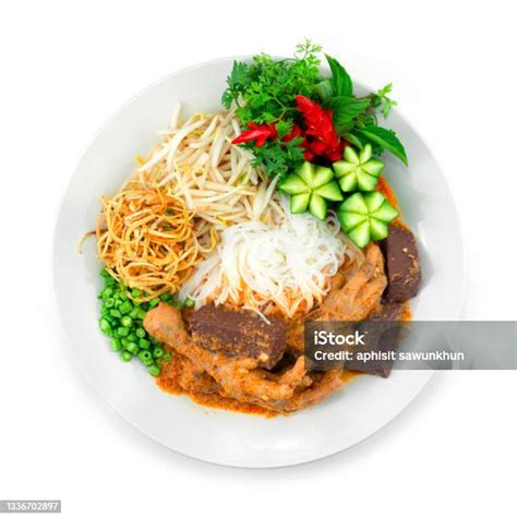 발효 쌀 국수를 제공하는 코코넛 밀크 수프에 치킨 피트 레드 카레 고급 요리에 대한 스톡 사진 및 기타 이미지 고급 요리 고기 그릇 Istock