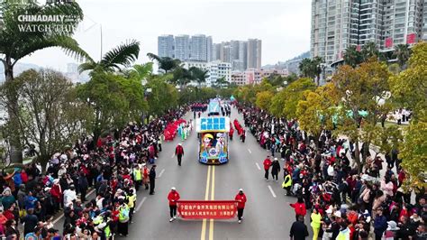 新春走基层｜云南个旧：花车巡游烘托节日气氛 中国日报网