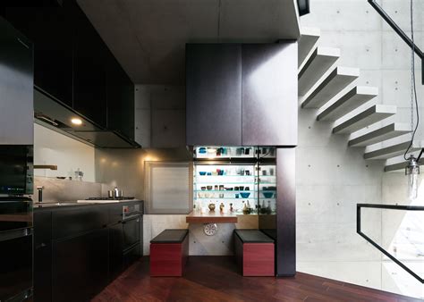 Atelier Tekuto Completes Crystalline Concrete Home