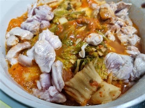 돼지고기 듬뿍 양파 김장 김치 두부 된장 들어간 구수한 김치찌개 뉴스트림