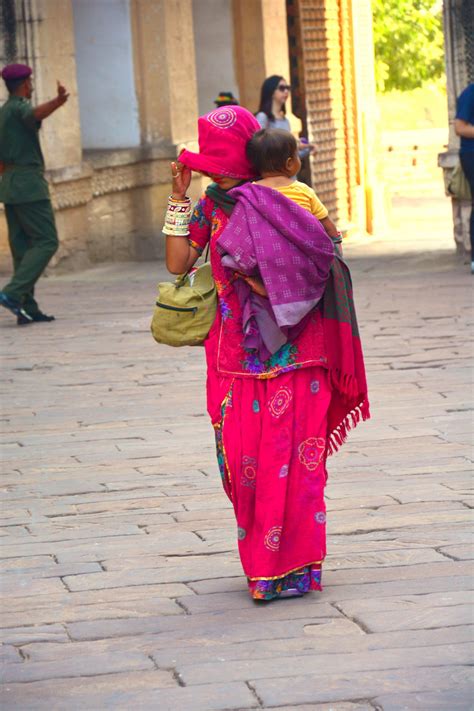 무료 이미지 사람 여자 빨간 색깔 어린이 의류 신전 전통 복장 4000x6000 97944 무료 이미지 Pxhere