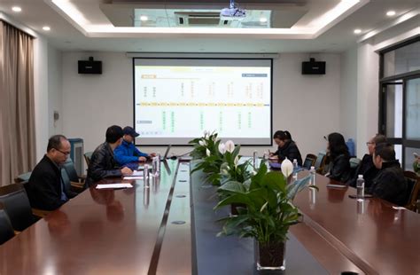 物电学院召开一流专业建设推进会暨专业教学改革与研究项目中期检查汇报会