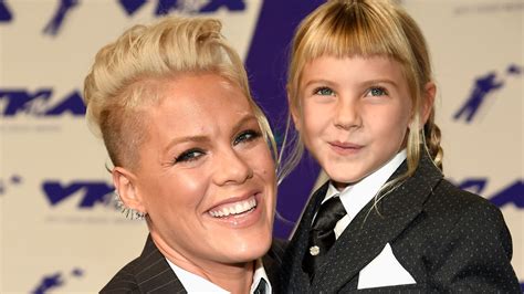 Pinks Daughter Willow Sage Hart Is A Budding Makeup Artist Sheknows