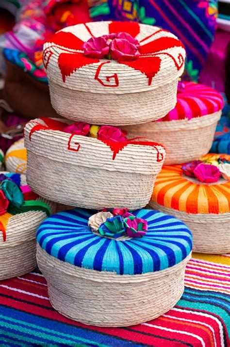 Hermosas Canastas Mexicanas En Un Bazar Local Imagen De Archivo