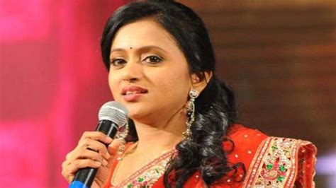 Anchor Suma విలేకర్లు యాంకర్ సుమ మధ్య గొడవ సారీ చెప్పిన వీడియో వైరల్