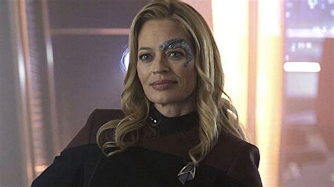 Jeri Ryan Says Voyager Was Unpleasant But Star Trek Picard Grew Her
