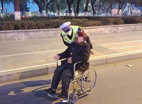 视频｜九旬老人出门迷路，临沂交警暖心帮助