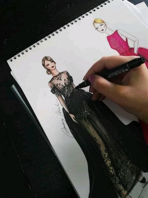 من يريد تعلم رسم الأزياء؟ قناتي على اليوتيوب فيها فيديوهات تعليمية خطوة بخطوة للمبتدئين والهوّاة