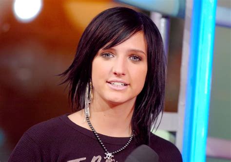 Ashlee Simpson Got Caught Lip Syncing Her Snl Performance On This Day