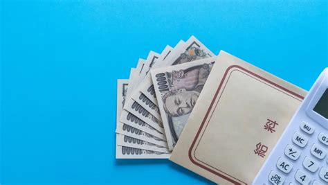 今年から「シングルマザー」になるという友人。現在「年収250万円」だそうですが、母子家庭の場合「年収」はどれくらいあれば安心なのでしょうか