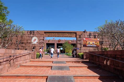 สักการสถานพระมารดาแห่งมรณสักขี วัดสองคอน จังหวัดมุกดาหาร มหัศจรรย์ดอทคอม