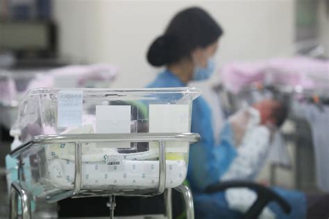 少子化，老龄化，人口连续33个月自然减少！2050年这个国家一人户家庭占比将达四成！韩国统计厅数据显示