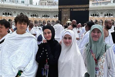 Sinopsis Dan Daftar Pemain Film Assalamualaikum Baitullah Idn Times