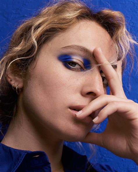 How To Do Makeup For Blue Eyes