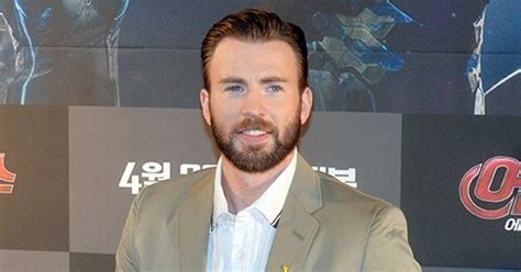 크리스 에반스 중요부위 노출 사고 마크 러팔로 희망은 있어 농담 섞인 위로