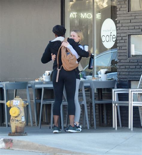 Kristen Bell Make Up Free Los Angeles 01 24 2019 CelebMafia