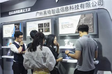 在短短成立的3年间 黑格科技在3d打印产业化应用上的成果也备受瞩目 通过精彩的案例 桂培炎向与会嘉宾介绍了黑格科技在口腔医疗行业、骨科领域应用、去模具化以及个性穿戴的应用与发展