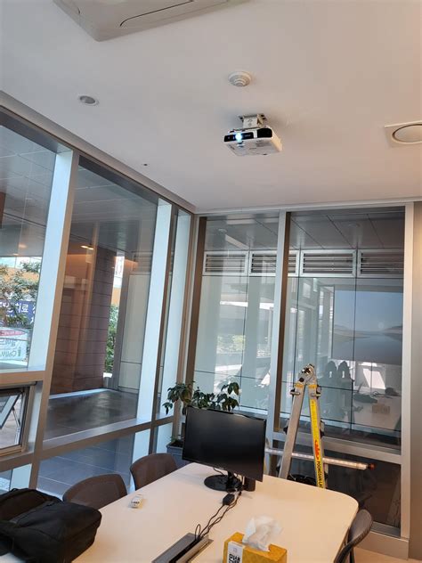 회의용빔프로젝터 Hd화질로 선택 수동스크린 100인치와 설치 빔프로젝터 설치 사례 아솔컴퍼니