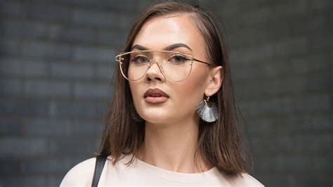 5 Ways To Ensure Your Makeup Shines Under Glasses
