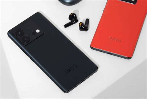 گوشی Iqoo Neo 8 و Iqoo Neo 8 Pro با نمایشگر ۱۴۴ هرتز و شارژر ۱۲۰ وات