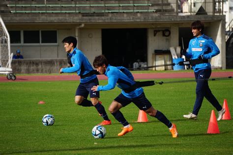 【毎日レポート 川崎フロンターレ沖縄合宿】鬼木達監督が「外す練習」と直々指導！ 小林悠と橘田健人をお手本に、6選手が練習試合を受けての