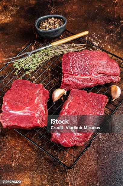사슴 고기의 생 야생 게임 고기 친애하는 요리 준비 어두운 배경 상위 뷰 0명에 대한 스톡 사진 및 기타 이미지 0명 건강한 식생활 검은색 Istock