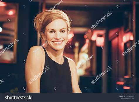 Julia Roberts Waxwork Figure Images Stock Photos Vectors Shutterstock