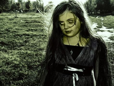 무료 이미지 소녀 머리 사진술 초상화 모델 할로윈 유행 검은 레이디 헤어 스타일 무서운 그림자 아름다움 마법 마녀 사진 촬영 고스 하위 문화