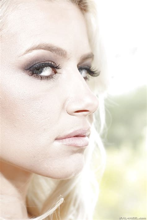 Anikka Albrite Hd Wallpicsnet Wallpapers Photos Pictures