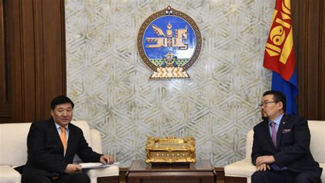 Эрүүл мэндийн сайд С Чинзориг эм эмнэлгийн хэрэгслийн хуулийн төслийг УИХ д өргөн мэдүүллээ