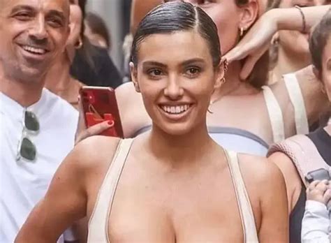 What Is Bianca Censori Net Worth Bianca Censori Is A Popular Australian Architect Designer