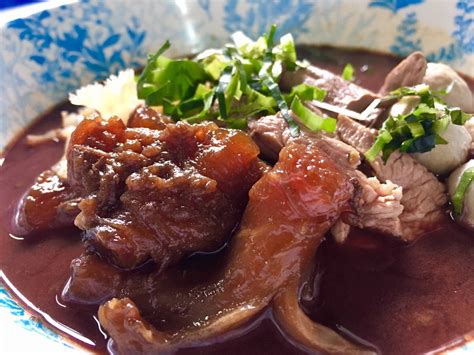 [รีวิว] ร้าน ก๋วยเตี๋ยวเรือเฉินหลง ถนนแสงจันทร์ เมนูแนะนำ รูปภาพ ราคา