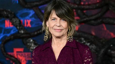 Stranger Things Star Linda Hamilton Is Owning Her Age I Dont Chase