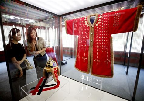 고종이 하인리히 왕자에게 선물한 갑옷과 투구 뉴시스pic 파이낸셜뉴스