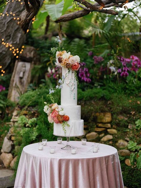Rustic Wedding Cake Table