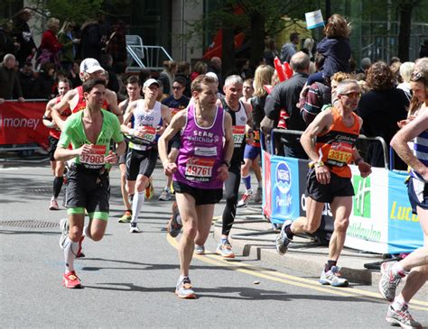 Running Through Canary Wharf © Martin Addison Cc By Sa 2 0 Geograph Britain And Ireland