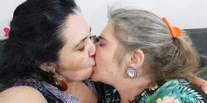 Mature Kissing Porn Videos