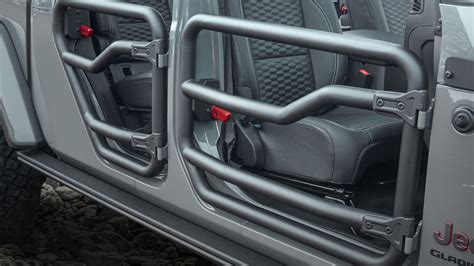2020 Jeep Gladiator Gets More Than 200 Mopar Accessories