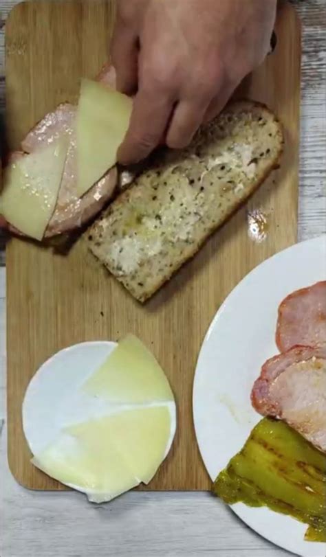 Bocadillo De Lomo Adobado