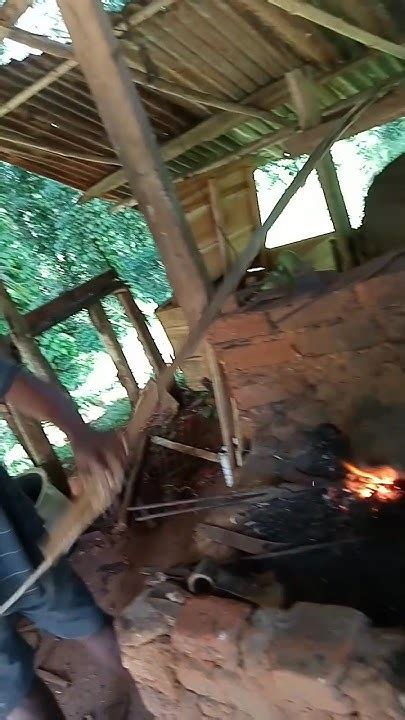 කම්මලක් දැකපු නැති ළමයි එන්න පිහියට මිට හදන ගමන් Youtube