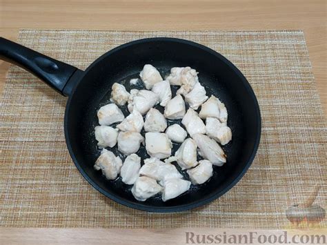 Рецепт Курица тушенная с брокколи в сливочном соусе на