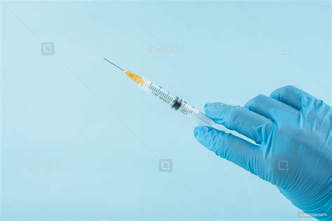 医生手拿注射器打针 站酷海洛 正版图片 视频 字体 音乐素材交易平台 站酷旗下品牌