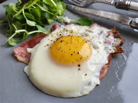 베이컨 굽는 법 베이컨 반찬 계란후라이 반숙 만드는 법 네이버 블로그