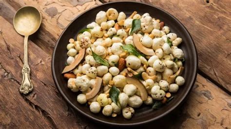 Weight Loss के लिए घर पर बनाएं पोषक तत्वों से भरपूर मखाने की चाट